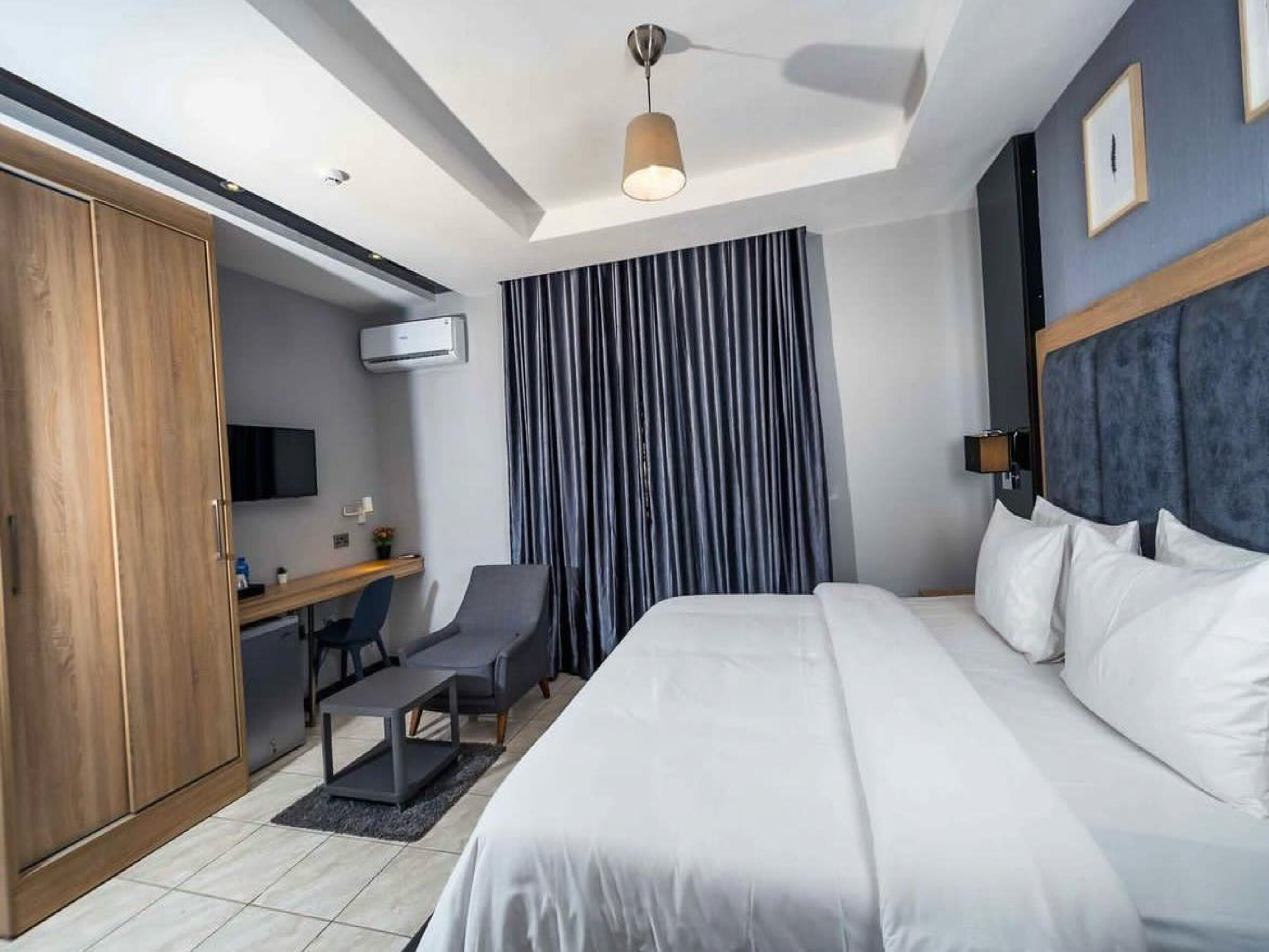 Executive Deluxe - Travel & Tourism